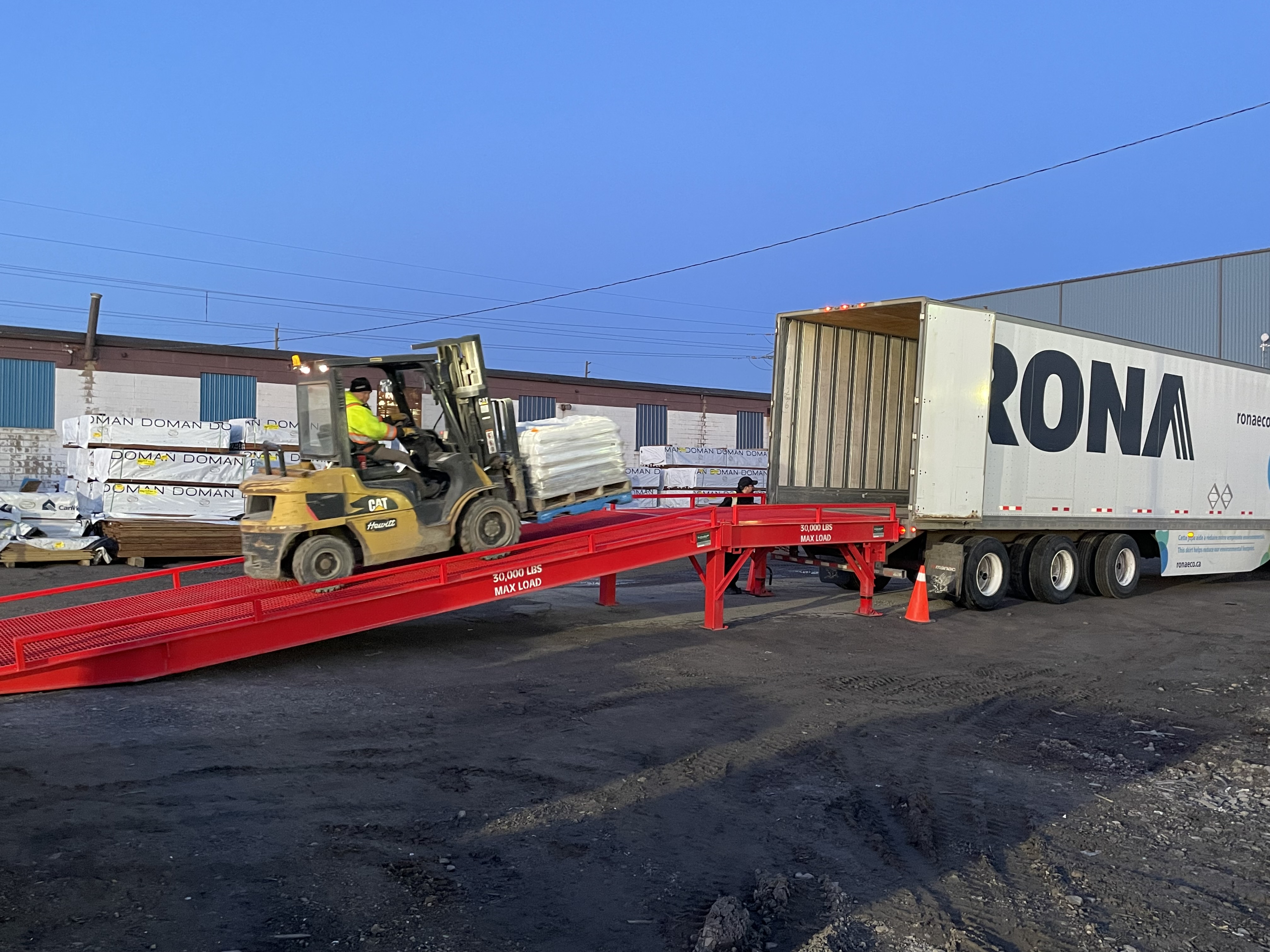 RONA inc.: RONA opens new direct delivery centre in Hamilton, Ontario